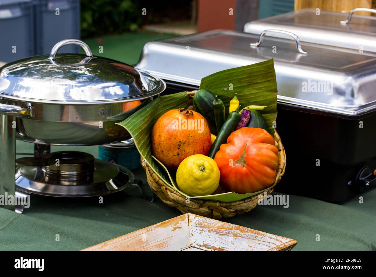 Food tray. Electric tabletop for heating foods according to water bath ...