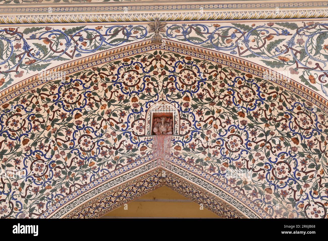 Medieval islamic art patterns hi-res stock photography and images - Alamy