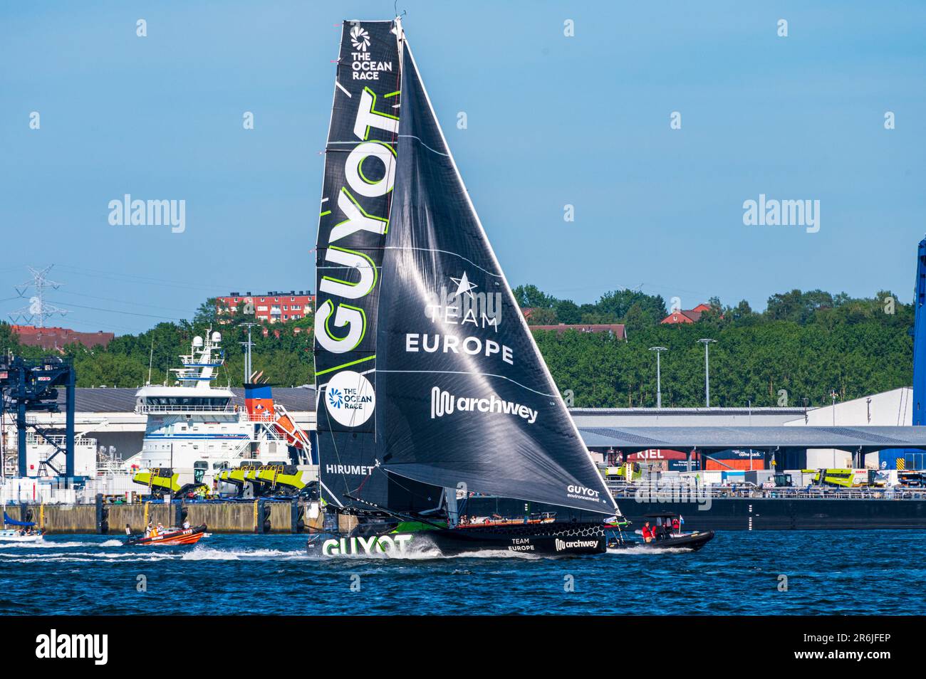 Kiel, Deutschland, 09. Juni 2023, The Ocean Race, Fly-By in Kiel. Fünf ...