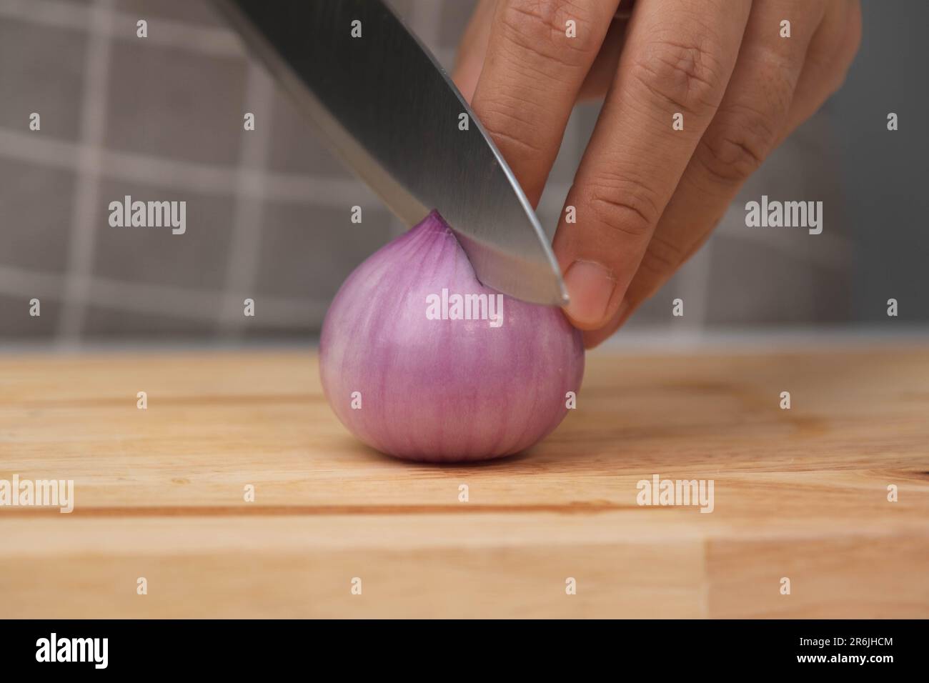 Chef cutting onion using sharp hi-res stock photography and images - Alamy