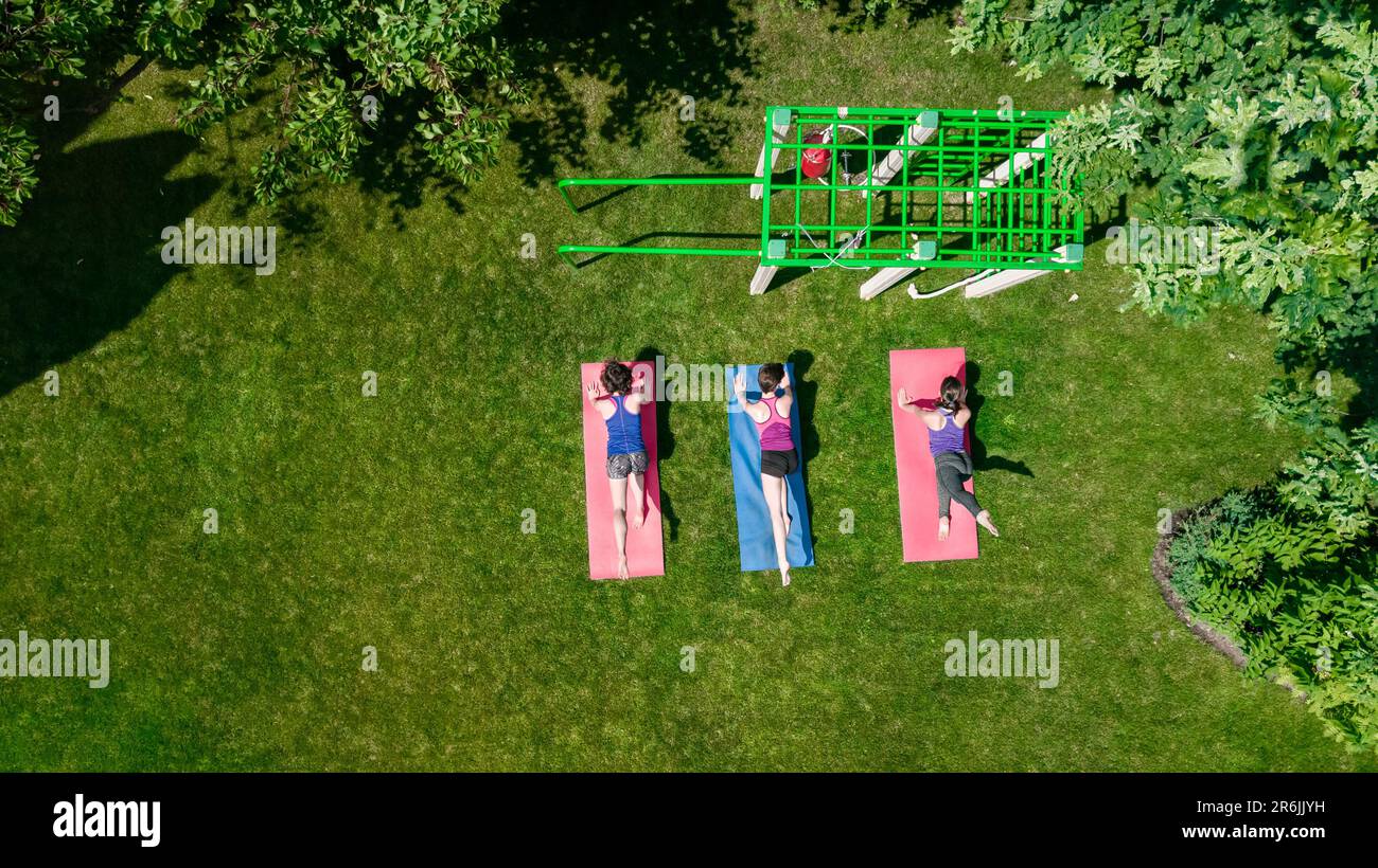 Children doing sport hi-res stock photography and images - Alamy