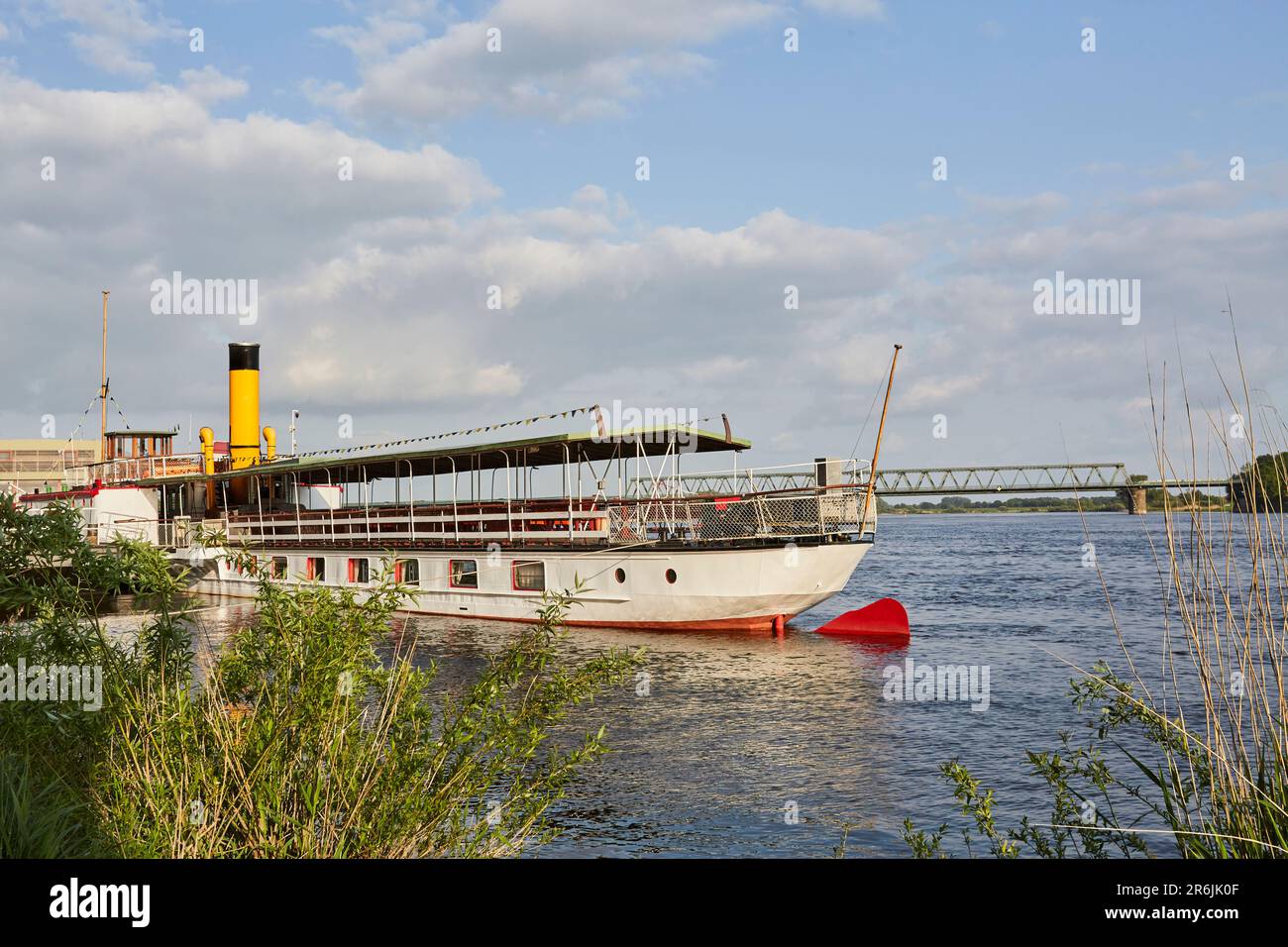 Die Schifffahrtsstadt Lauenburg an der Elbe, Schleswig-Holstein ...