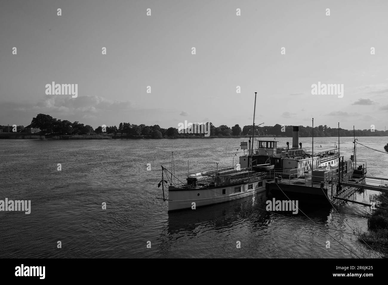 Die Schifffahrtsstadt Lauenburg an der Elbe, Schleswig-Holstein ...