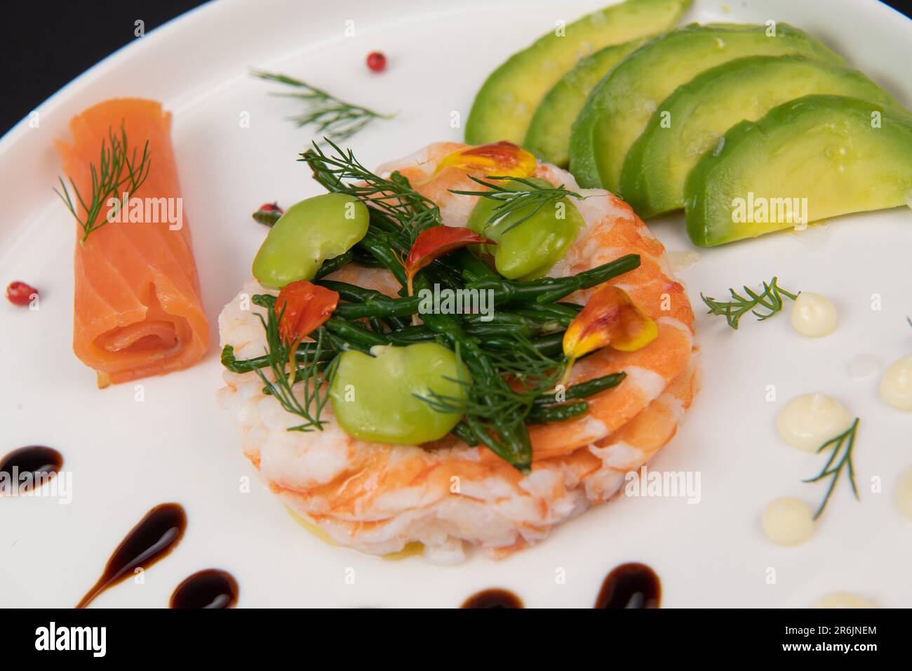 Salmon salad prawns avocado hi-res stock photography and images - Alamy