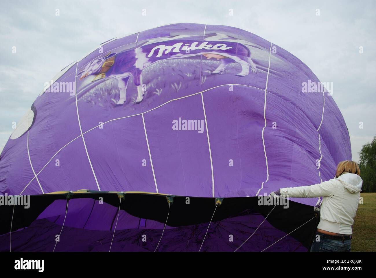 Preparations for inflating the hot air balloon Stock Photo - Alamy