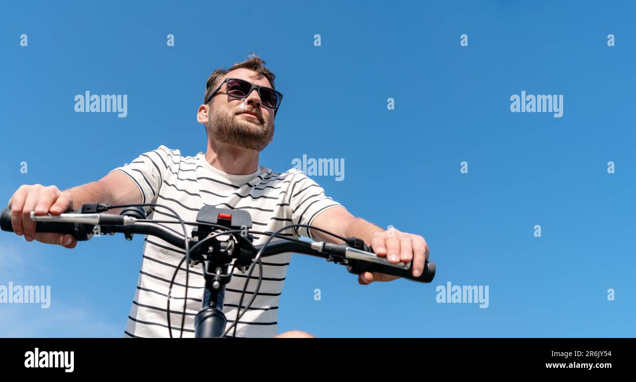 Sky cycle hi-res stock photography and images - Alamy