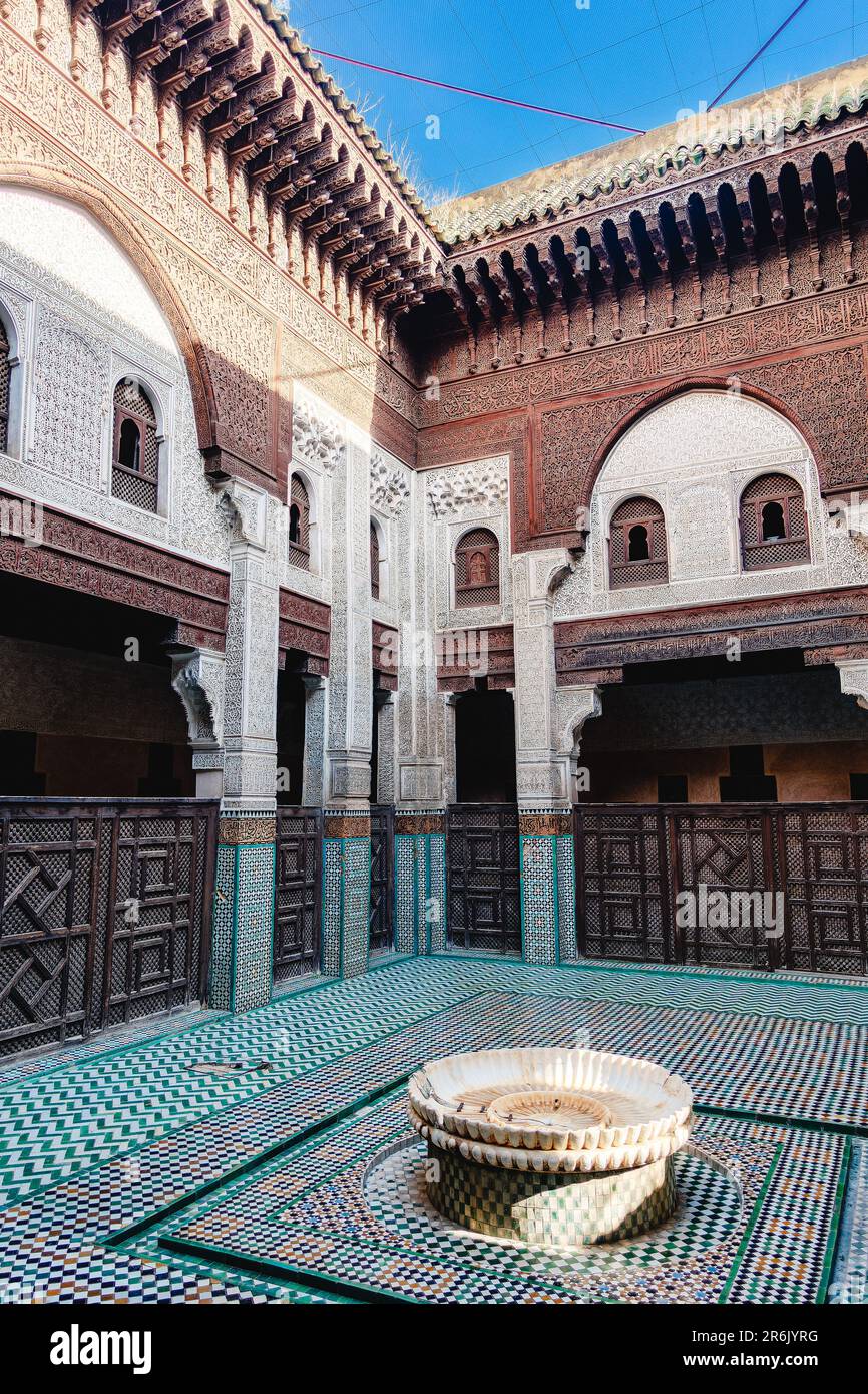 Entrance gate to the imperial city of meknes hi-res stock photography ...