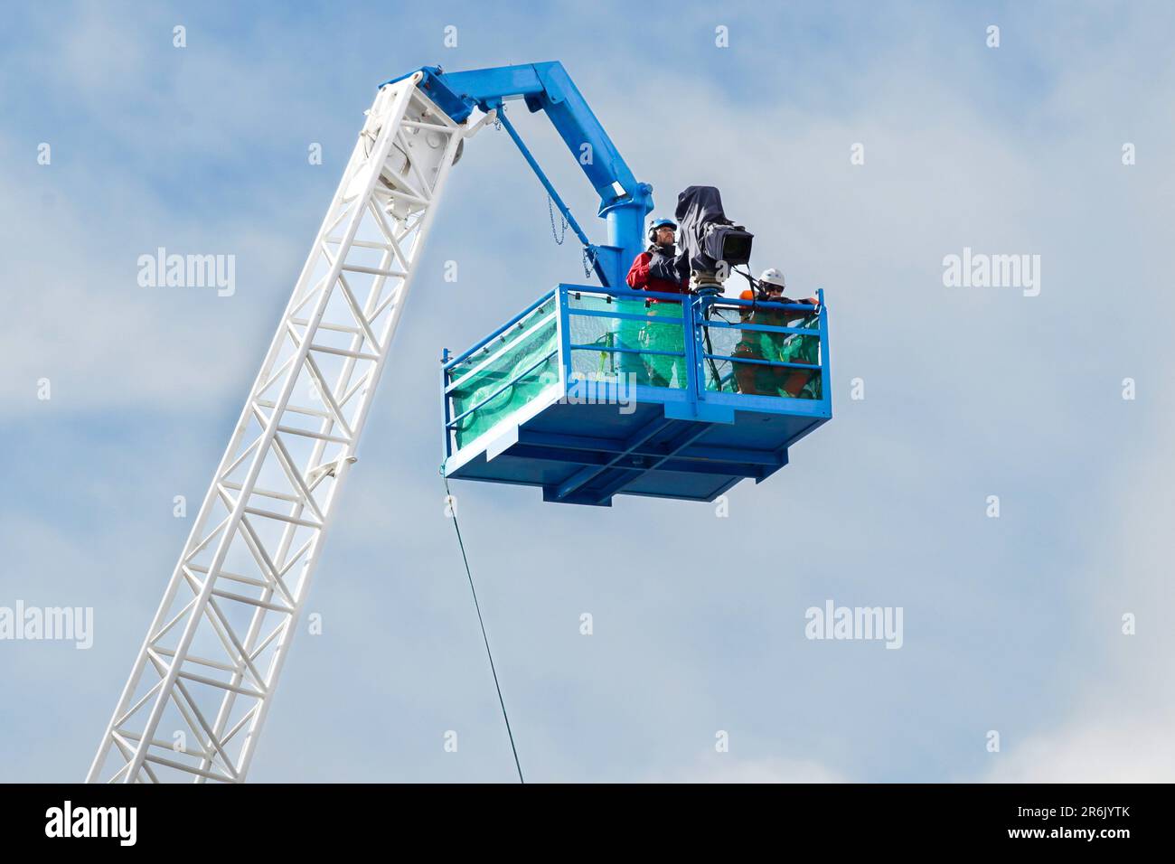 Cameraman high up hi-res stock photography and images - Alamy