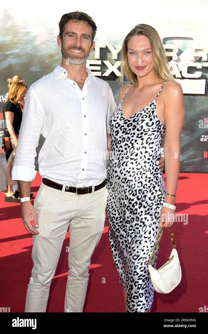 Victoria palast hi-res stock photography and images - Alamy