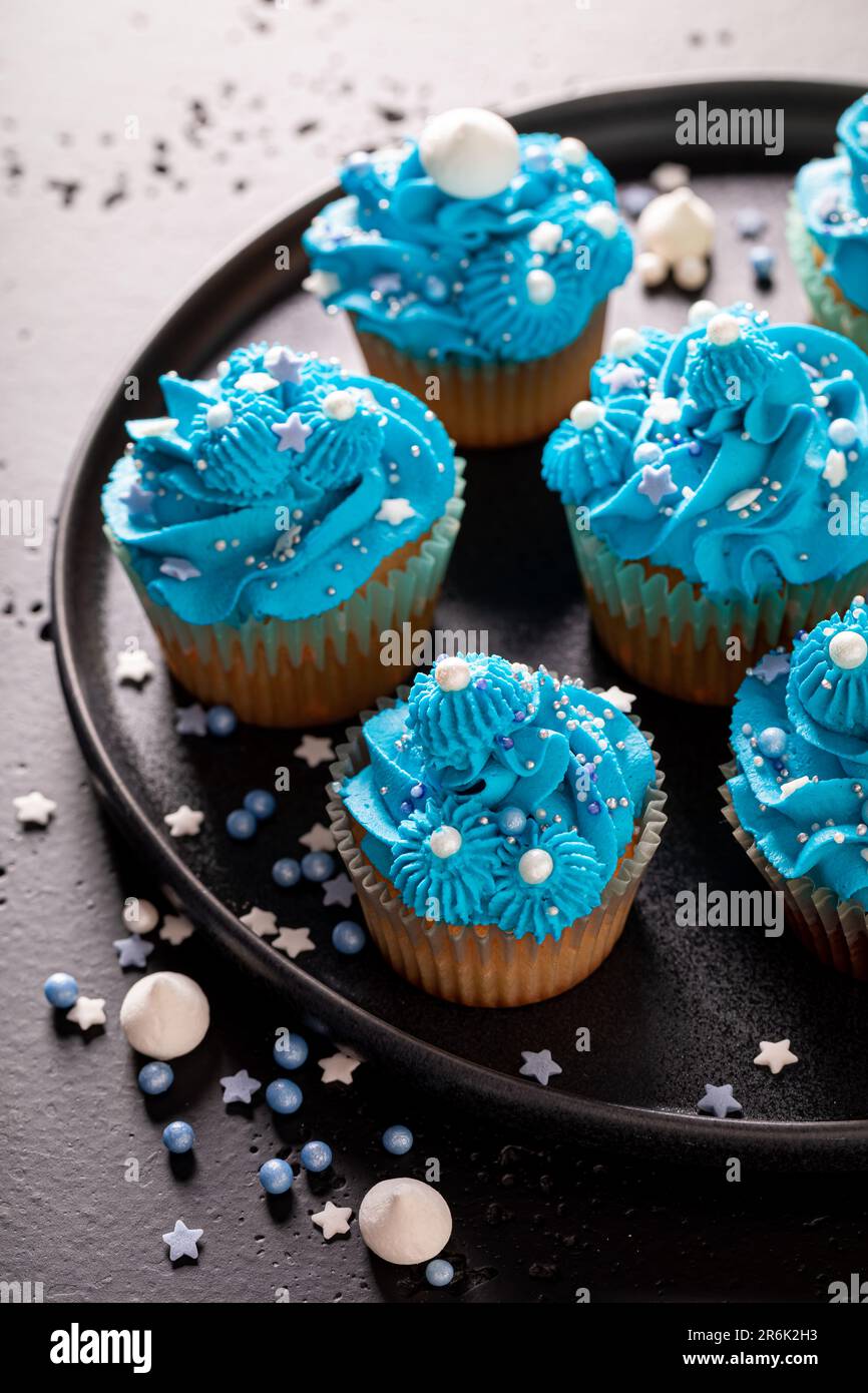 Beautiful and unique cupcakes with blue whipped cream. Perfect blue ...