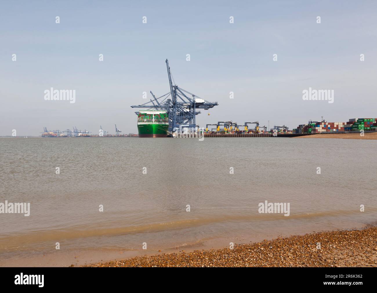 Felixstowe container ships hi-res stock photography and images - Alamy