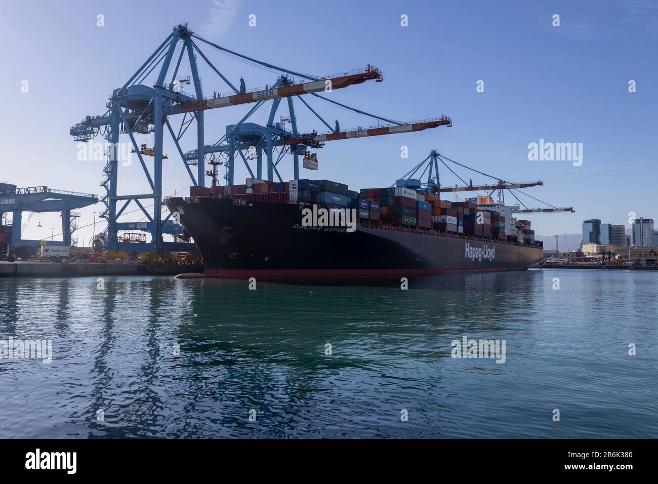 Dalian port 2023 hi-res stock photography and images - Alamy