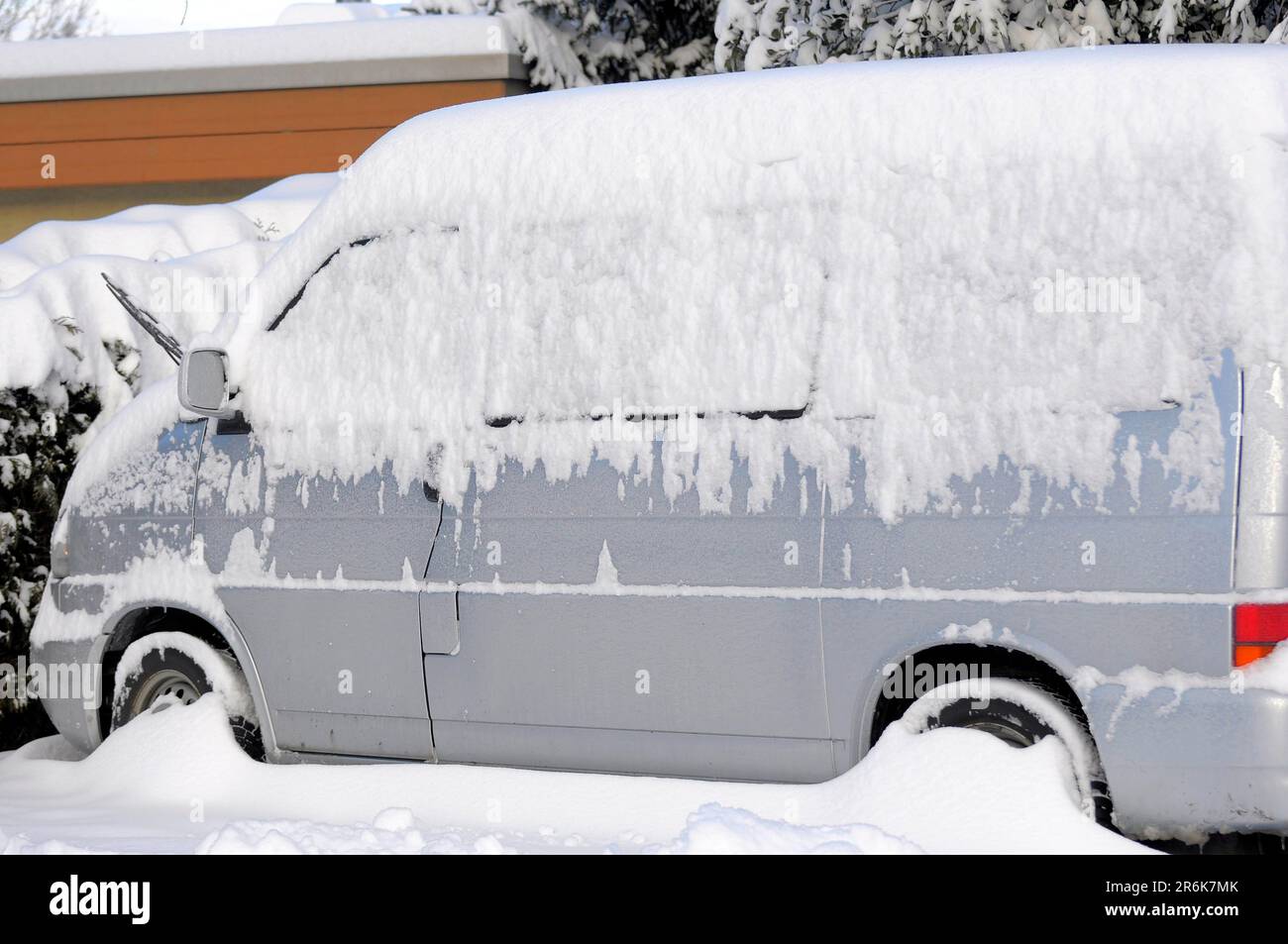 Snowed-in car at the house, car with snow Stock Photo - Alamy