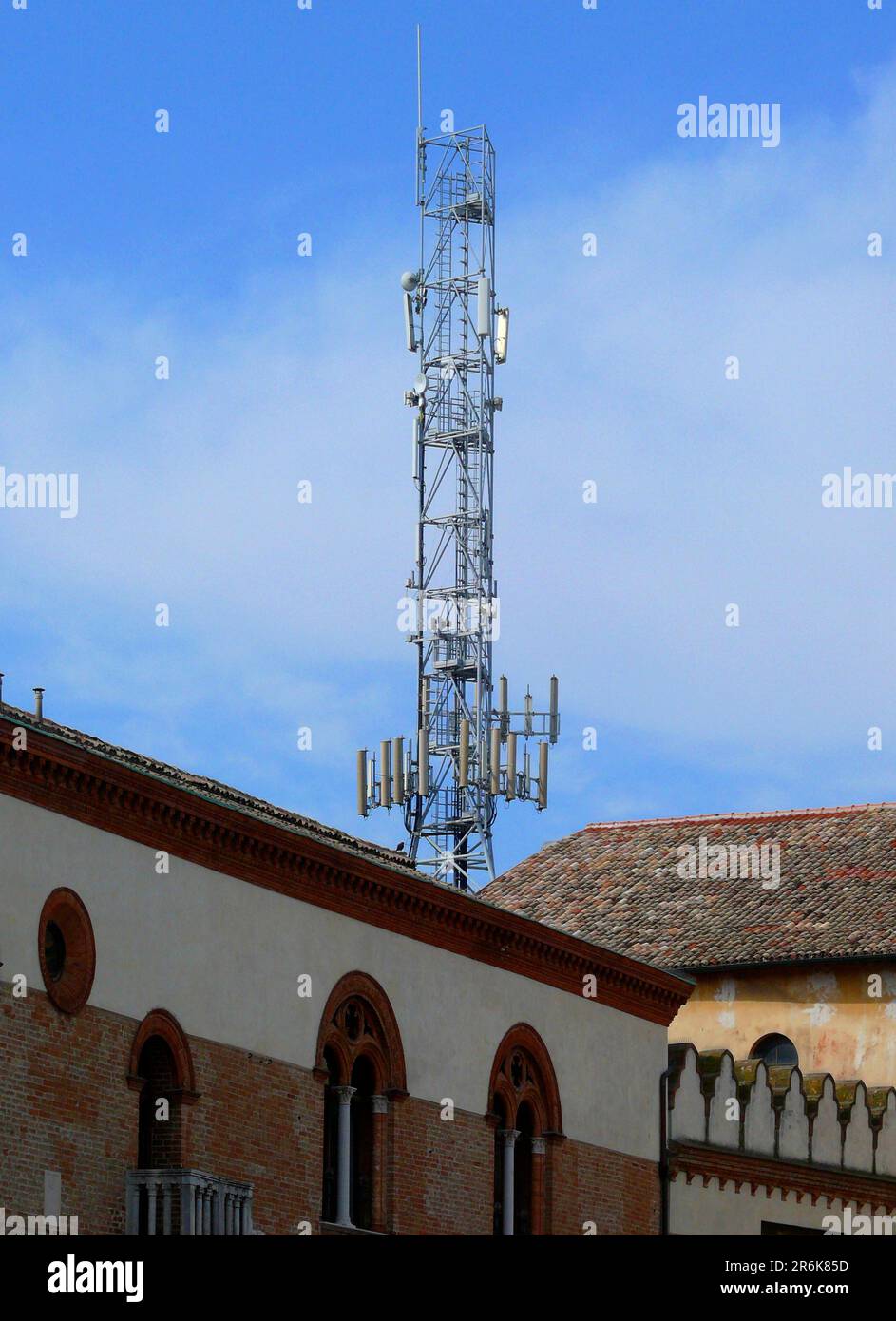 Mobile phone tower italy hi-res stock photography and images - Alamy