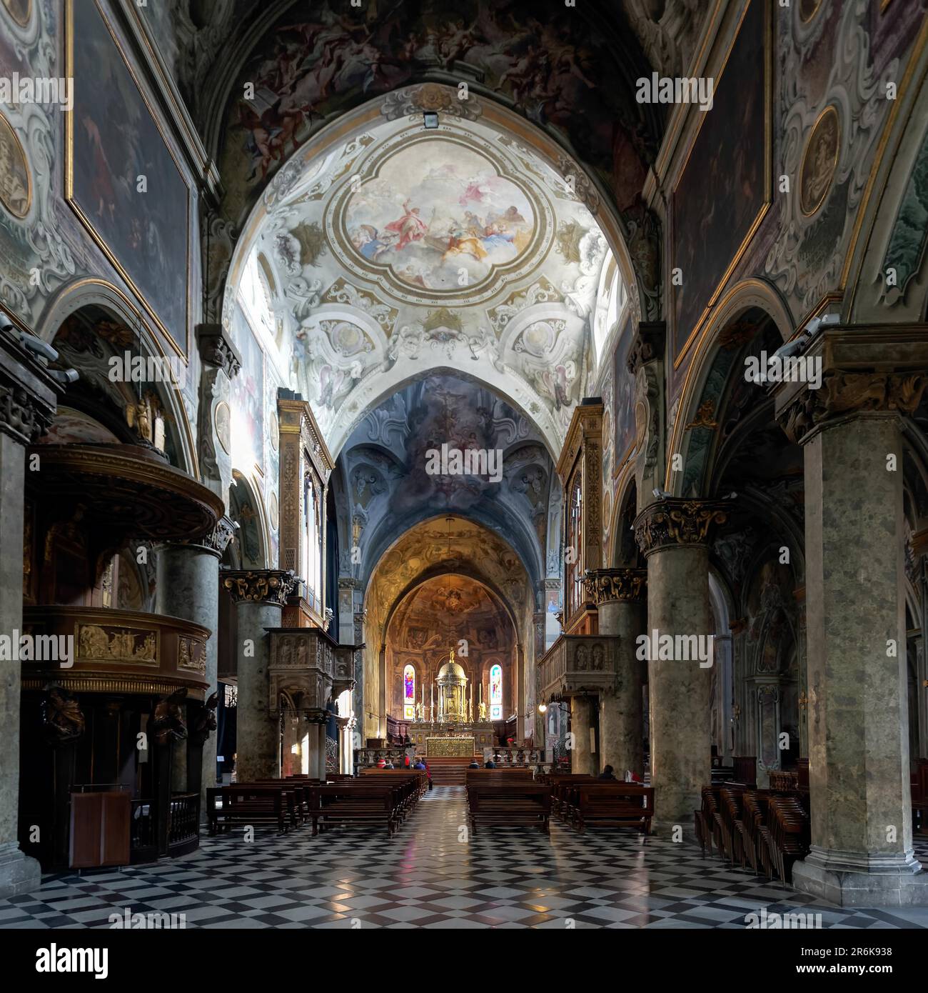 Interior view of the Cathedral (duomo) in Milan Stock Photo - Alamy