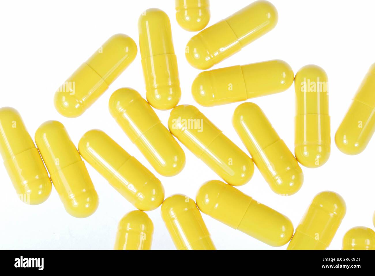 Yellow medical capsules hi-res stock photography and images - Alamy