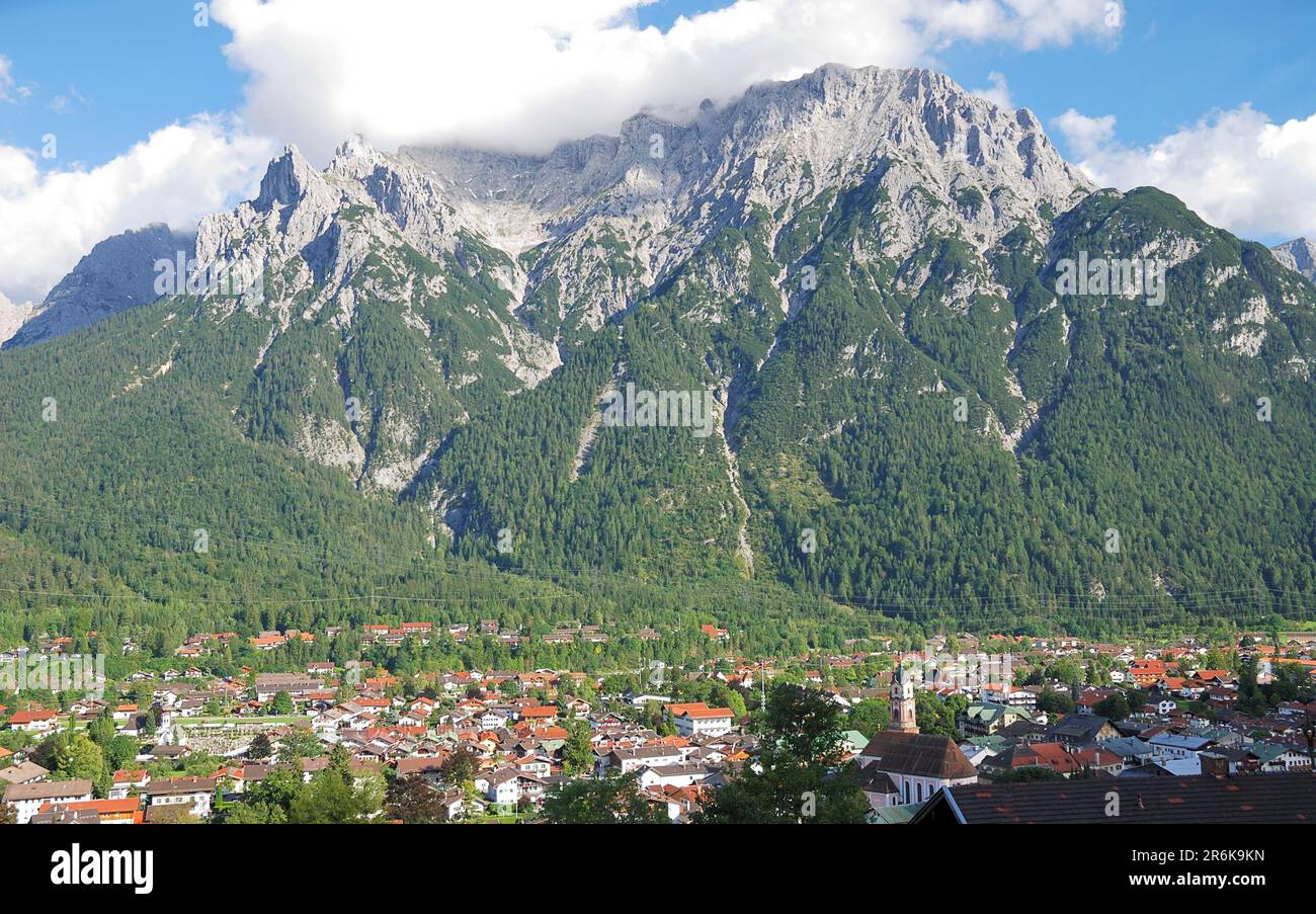 Village of Mittenwald in the Karwendel mountains (Germany) (Bavaria ...