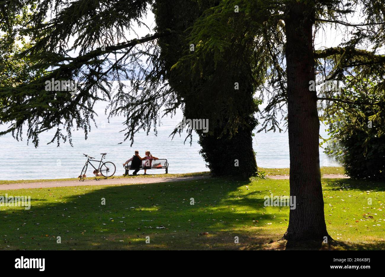 On Lake Constance, Immenstaad, park with benches on the beach Stock ...