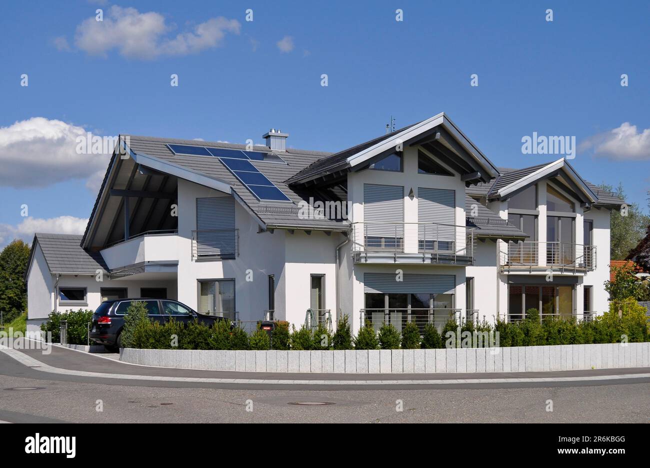 Building new detached house hi-res stock photography and images - Alamy