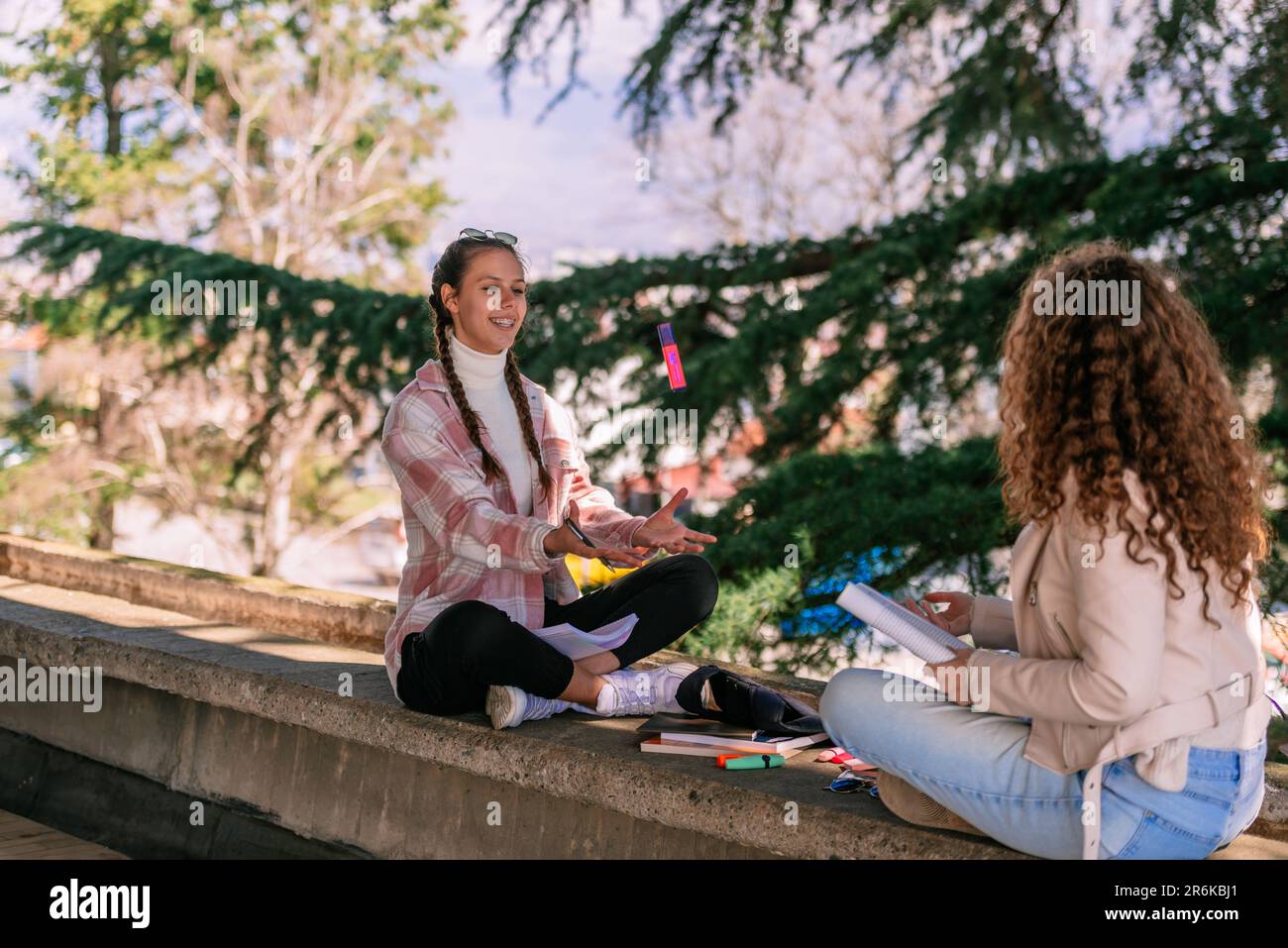 Girl throwing marker hi-res stock photography and images - Alamy