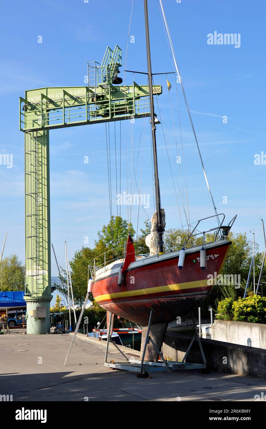 On Lake Constance, slipway, boat crane, marina: Kirchberg Castle near ...