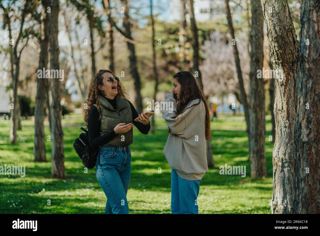 Girl burst out laughing hi-res stock photography and images - Alamy