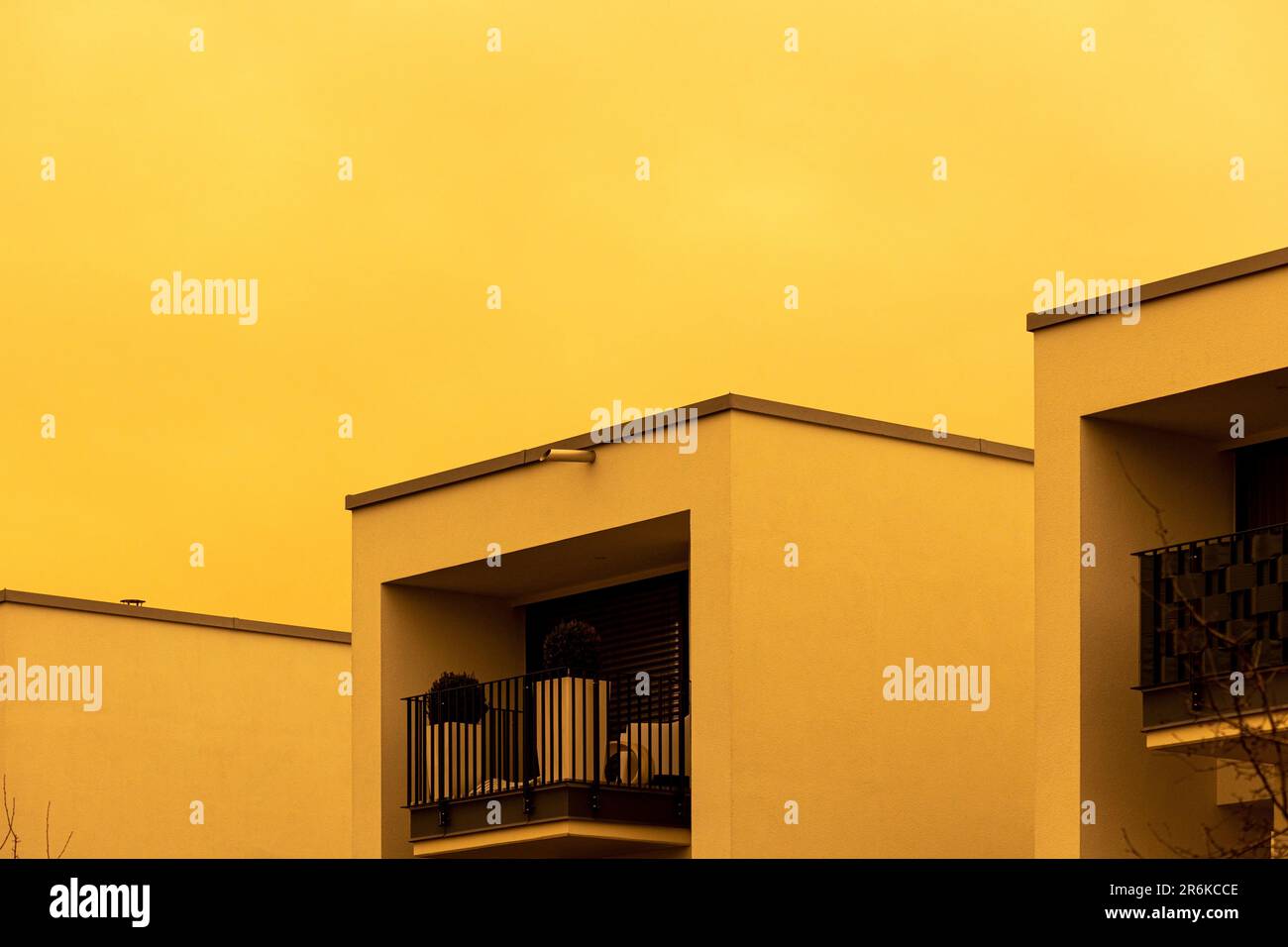 Pale grey facade hi-res stock photography and images - Alamy