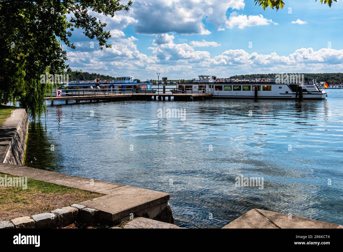 Kietzbrücke, Kietz Bridge, pier in Binnenmüritz lake, Waren ...