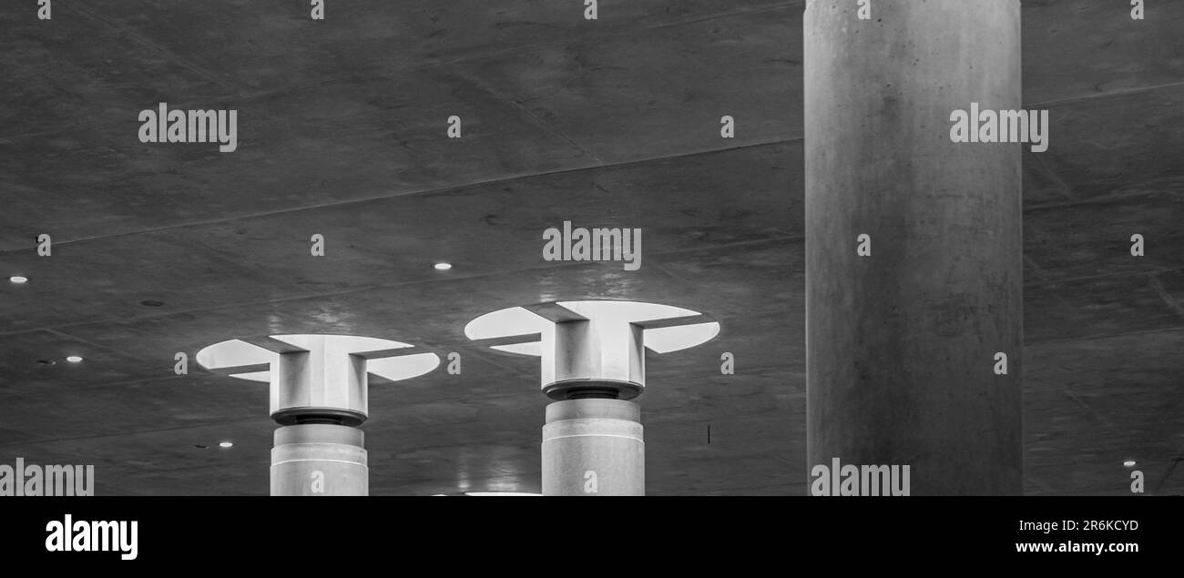 Cable suspended Black and White Stock Photos & Images - Alamy