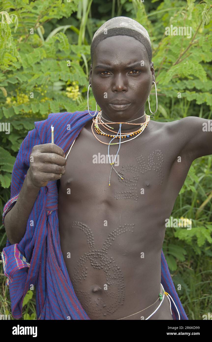 Surma man with jewellery scars, skin carvings, Tulgit, Omo Valley ...
