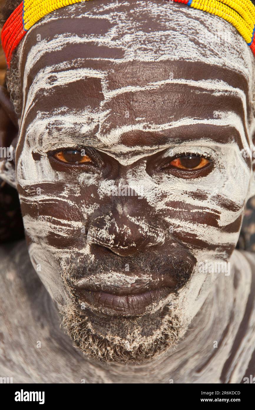 Karo man with face painting, Omo Valley, Southern Ethiopia, Karo Stock ...