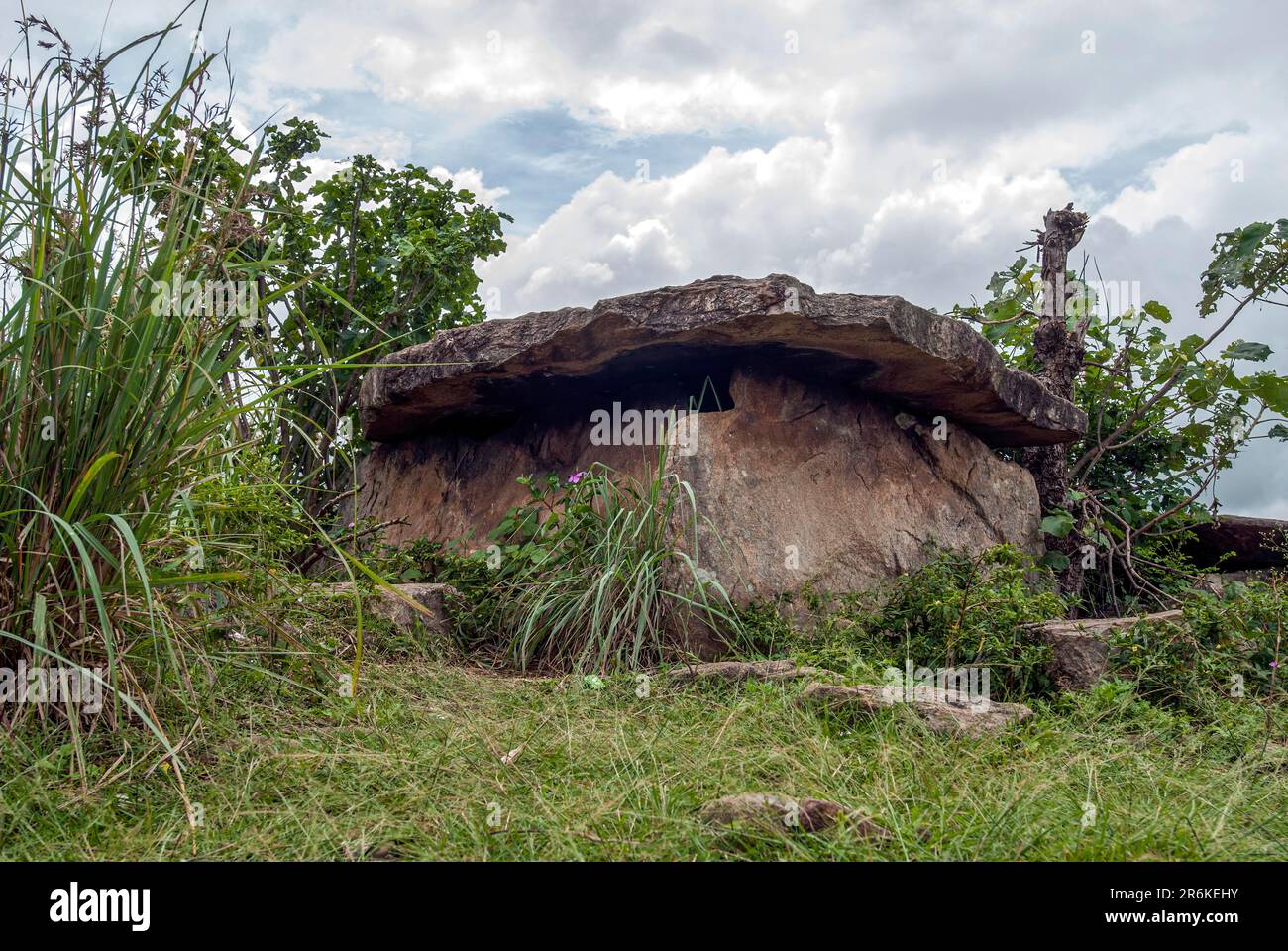 Megalithic Dolmens Muniyaras burial chambers at Kovilkadavu near ...