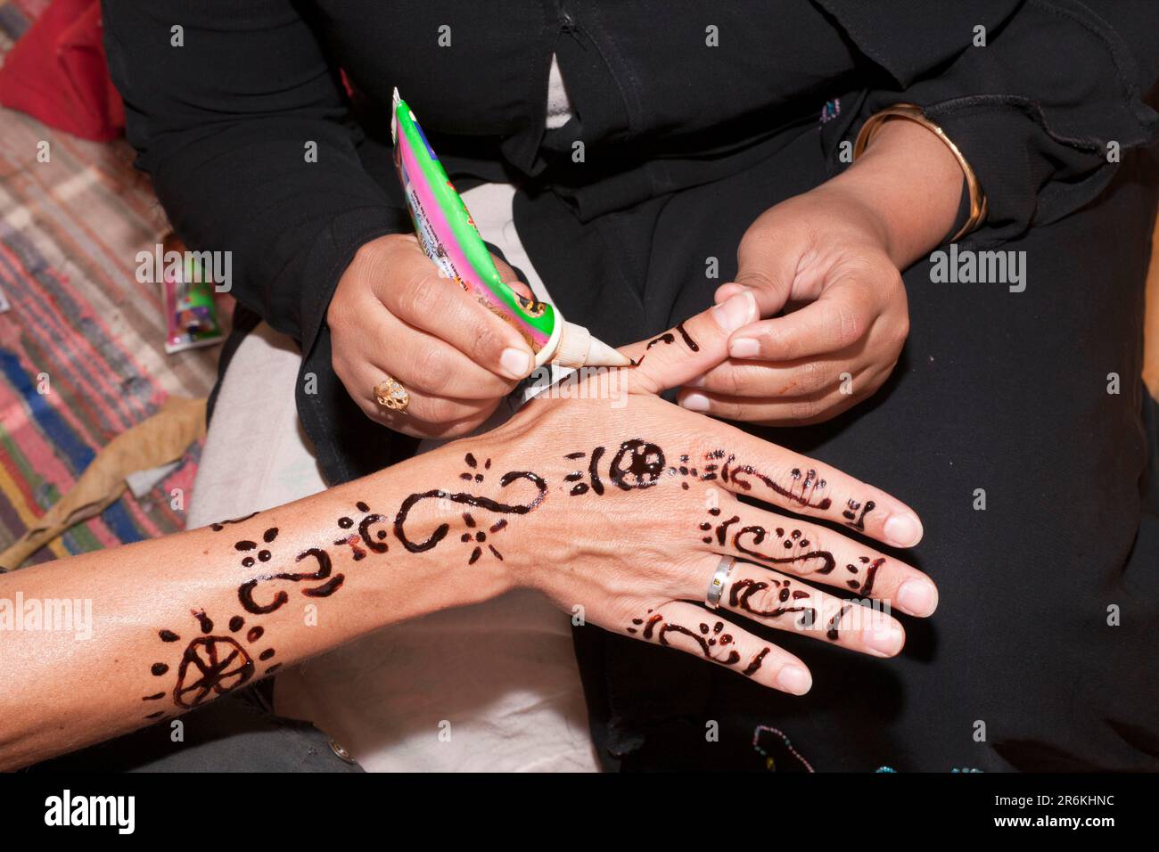 Henna drawing hi-res stock photography and images - Alamy
