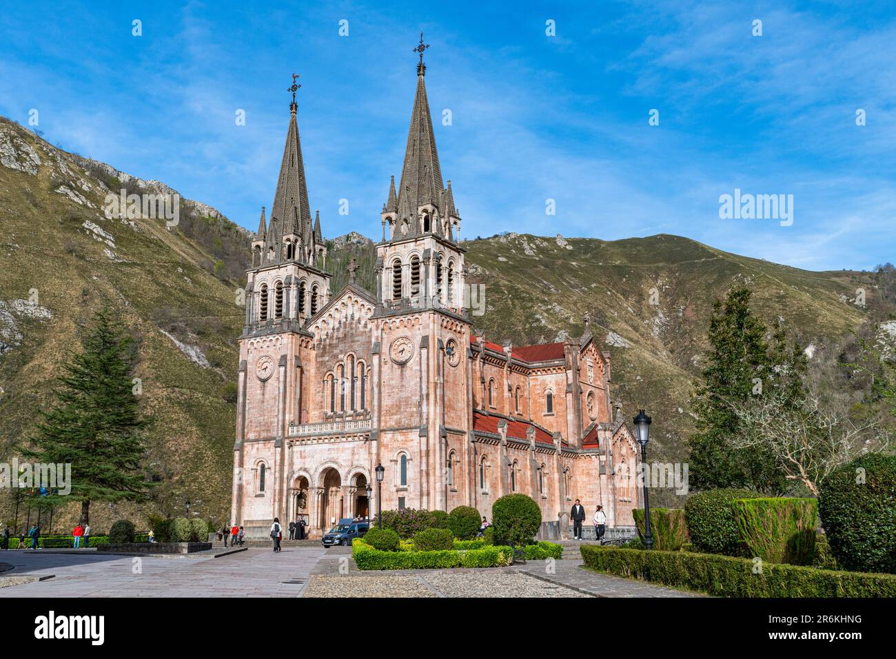 BasA lica de Santa MarA a la Real de Covadonga, Picos de Europa ...