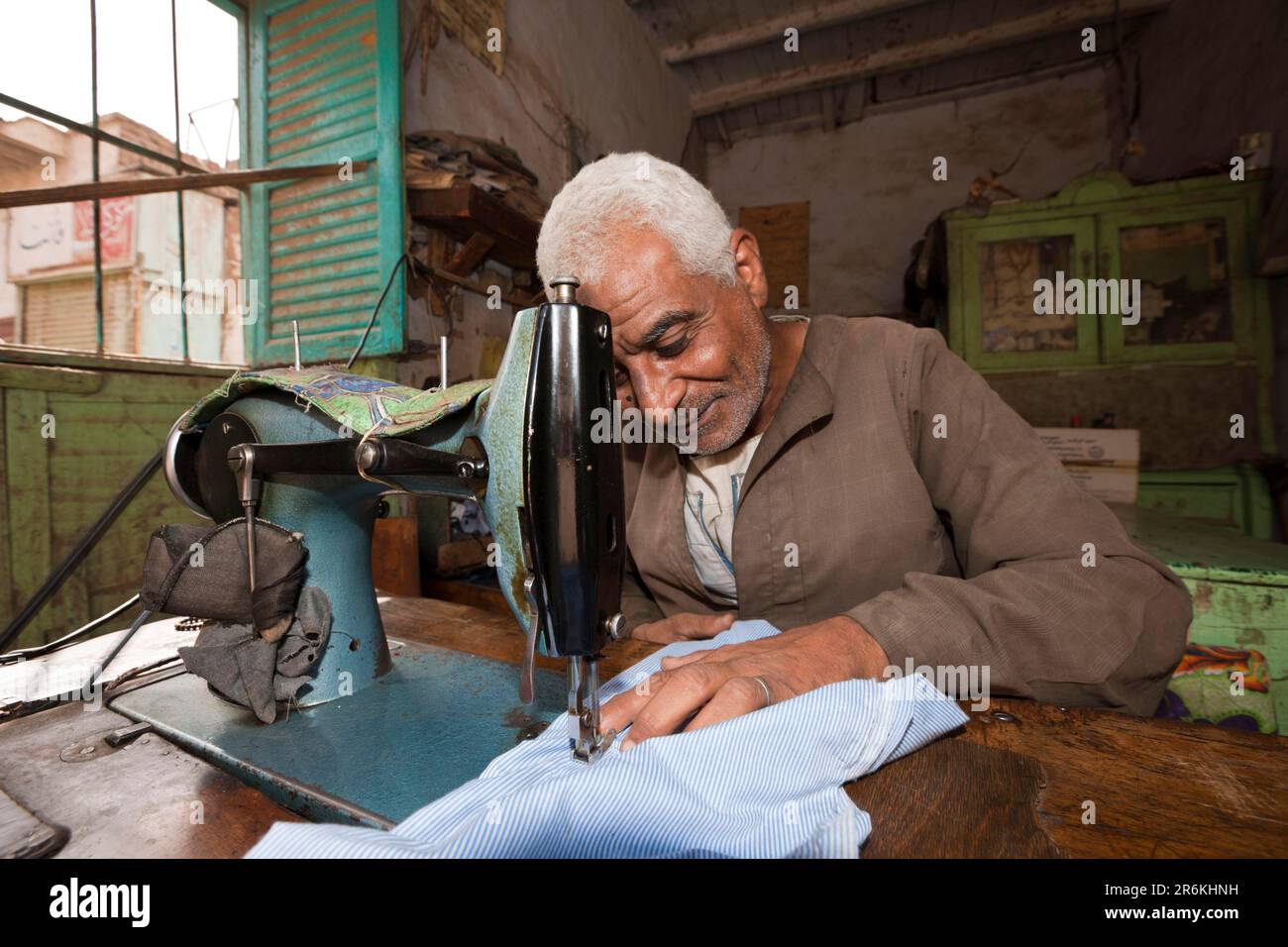 Tailor with old sewing machine, esna, old sewing machine, egypt Stock ...