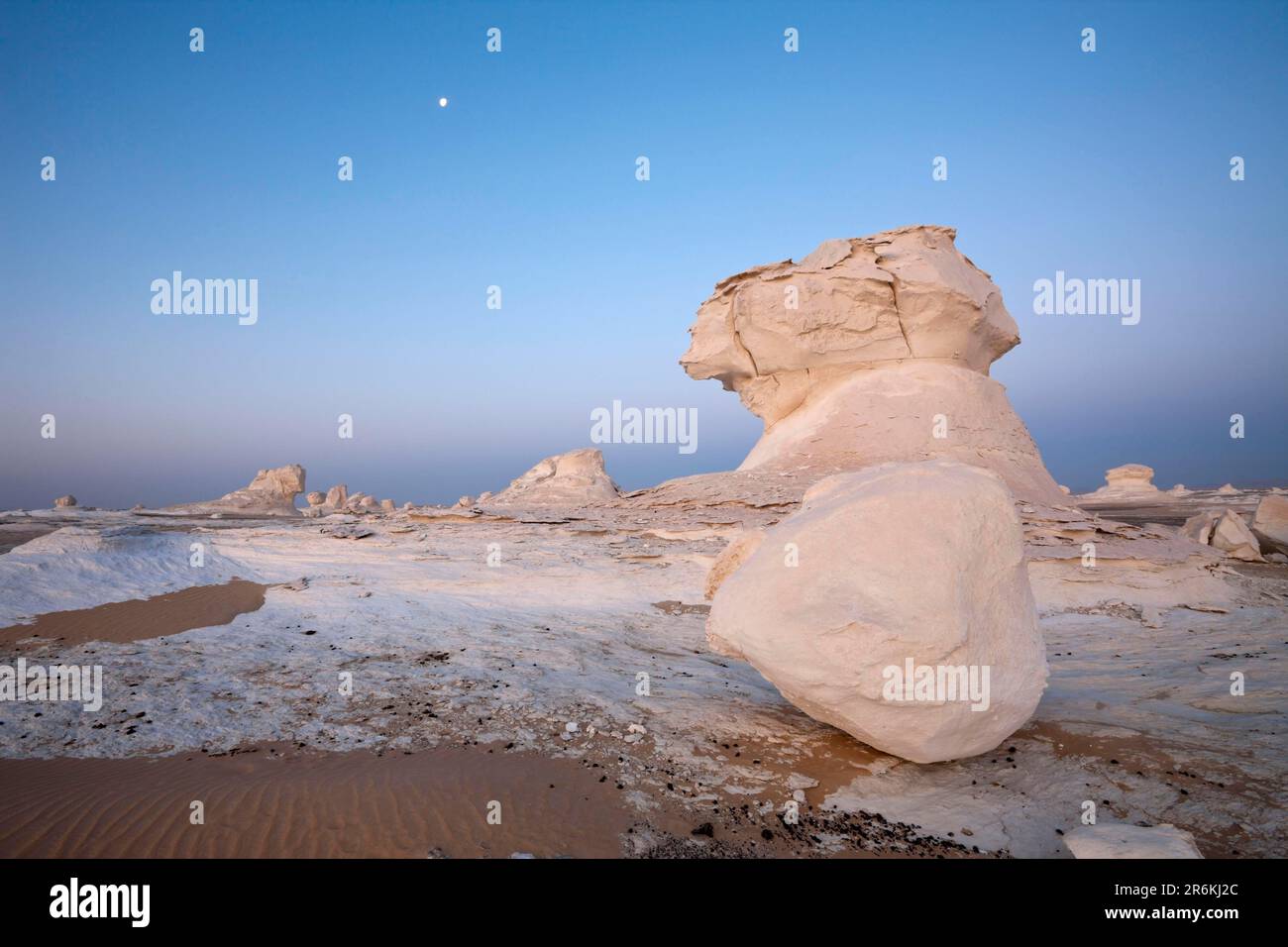 Limestone formation, White Desert National Park, Libyan Desert, Egypt ...