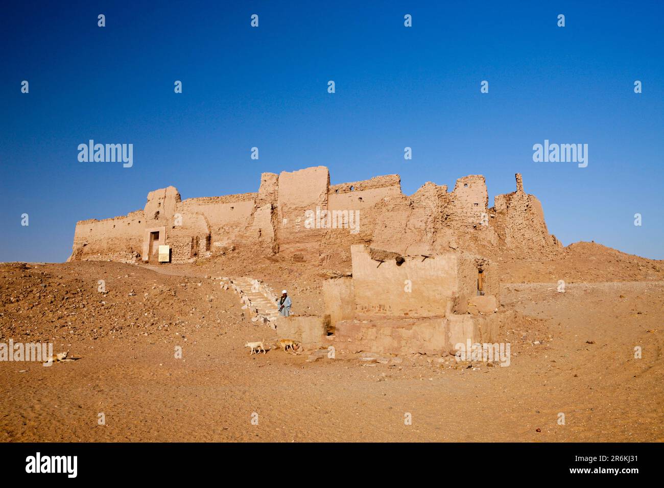 Ruins of El-Ghweita Temple, Kargha Oasis, Libyan Desert, Egypt Stock ...