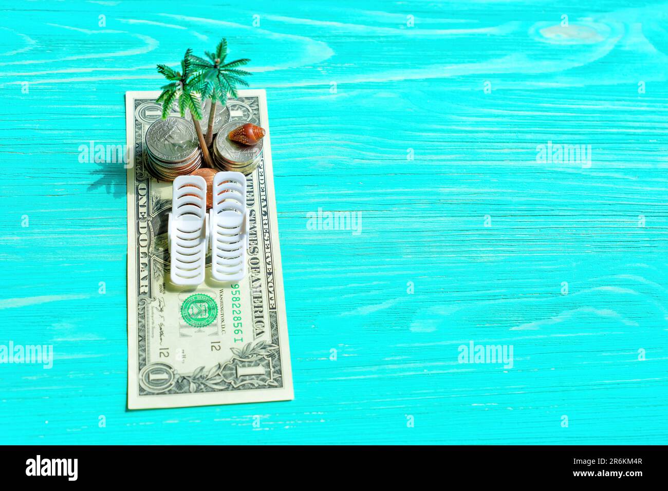 Palm dollar bill hi-res stock photography and images - Alamy