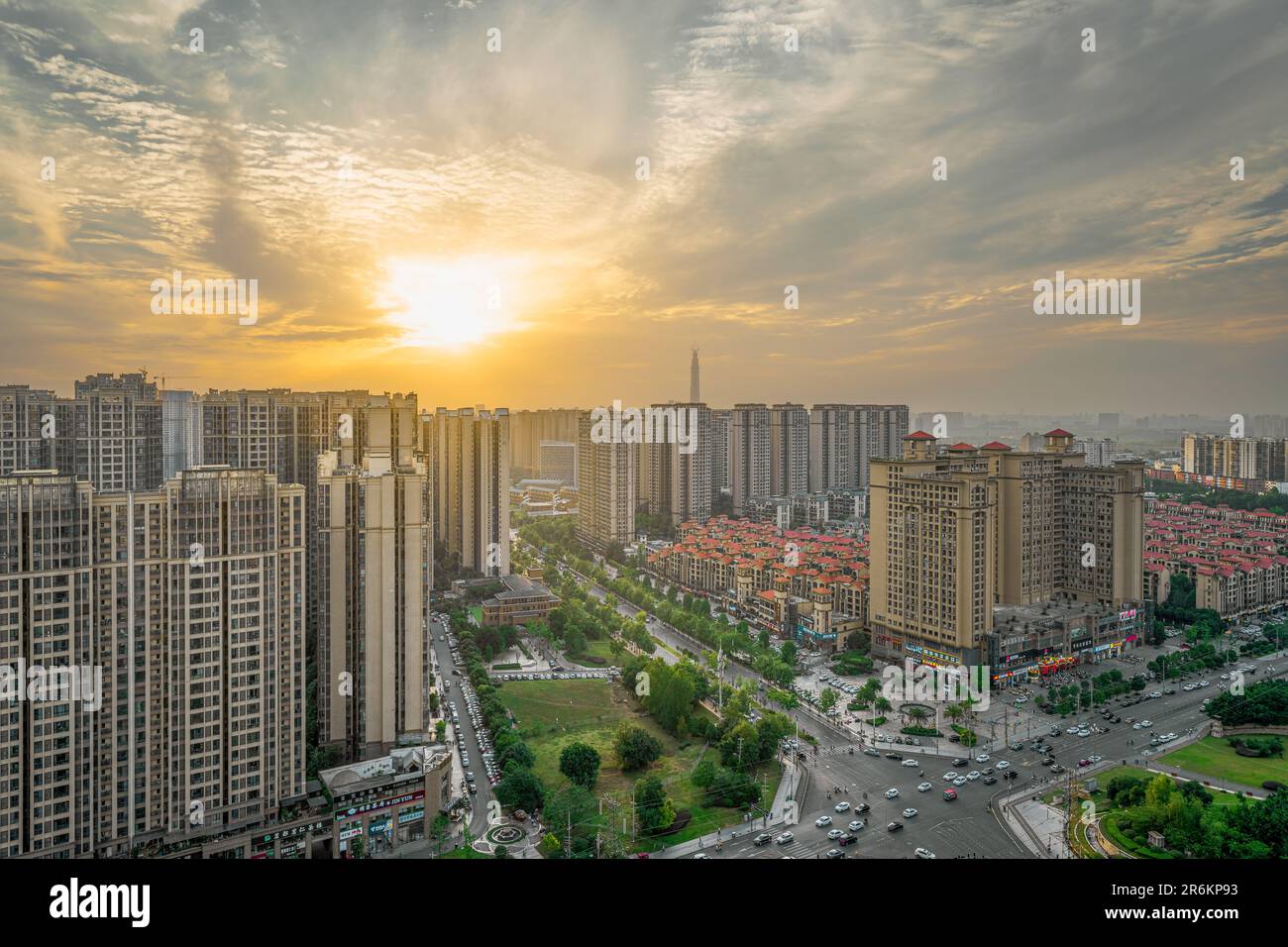 Golden magnificent buildings hi-res stock photography and images - Alamy