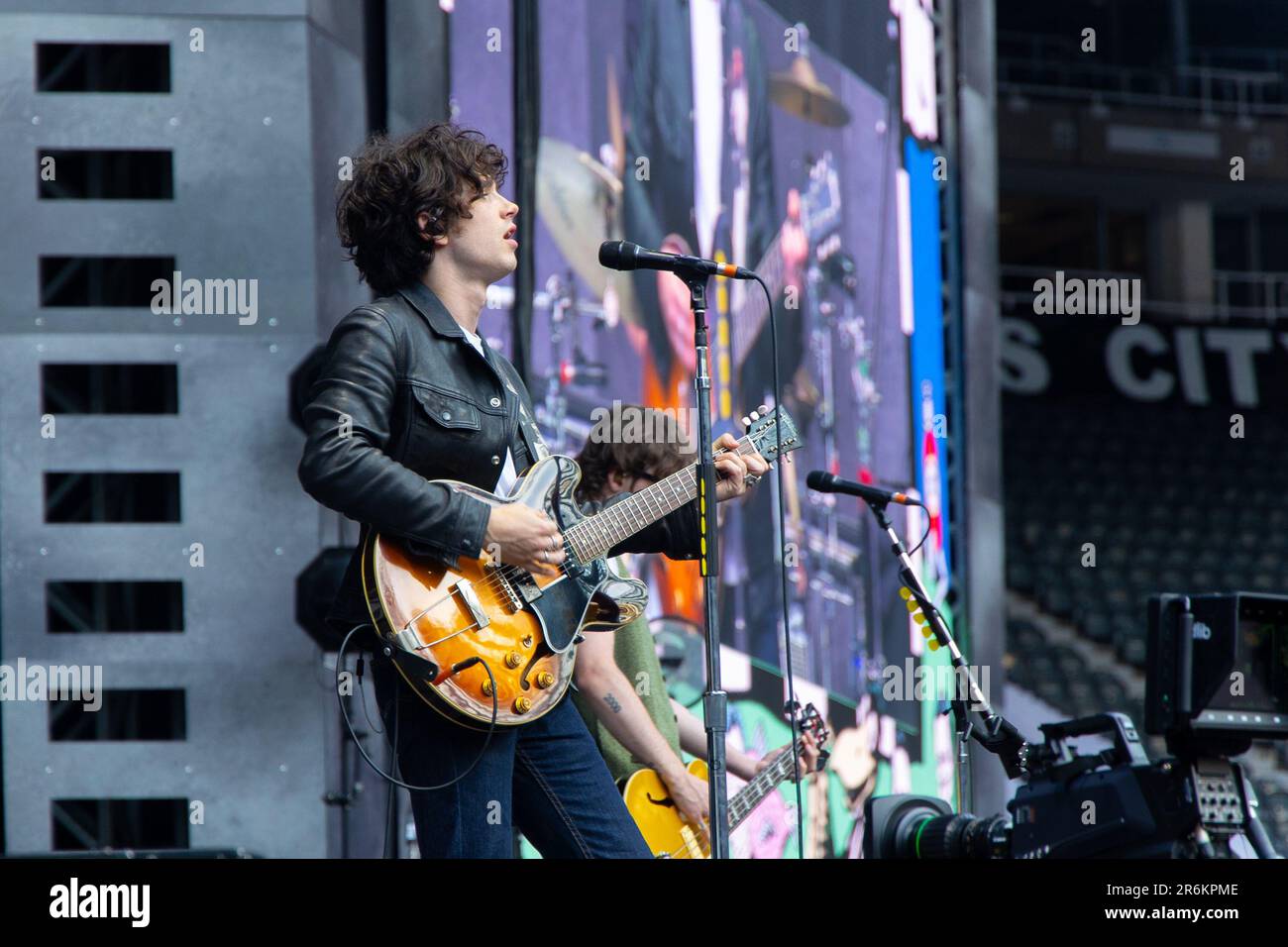 Inhaler sam fender hi-res stock photography and images - Alamy