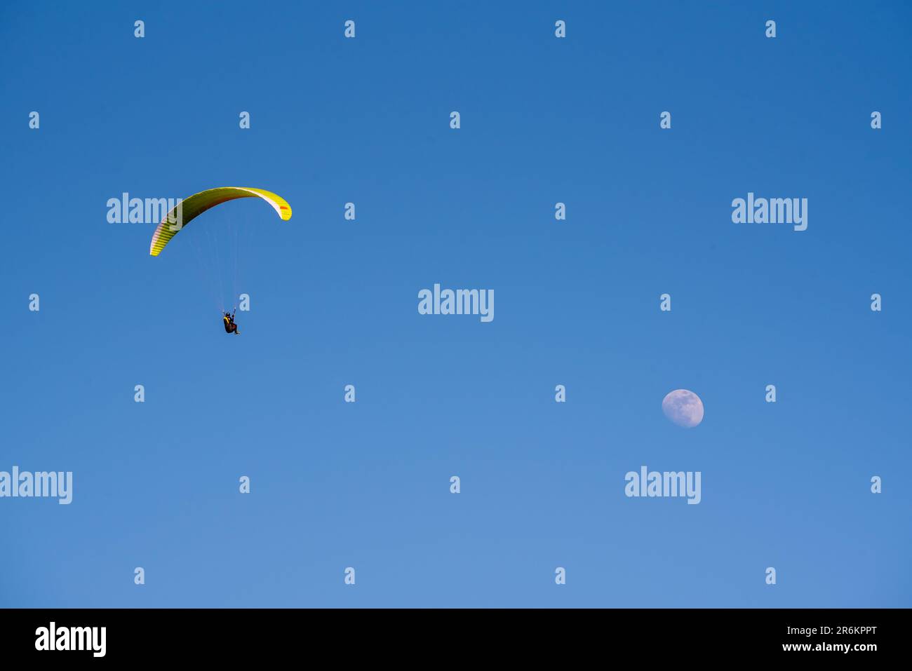 Player flying hi-res stock photography and images - Alamy
