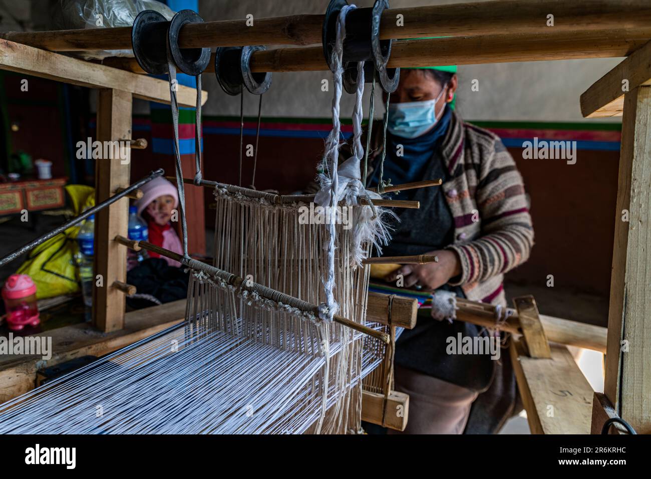 Traditional weaving in the village of Tsarang, Kingdom of Mustang ...
