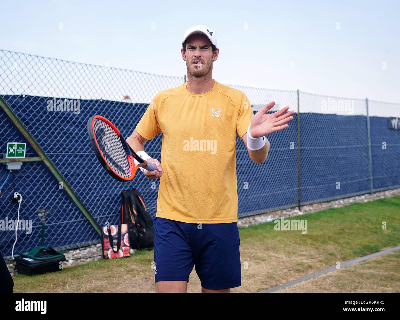 Andy Murray walks on court for his semi-final match against Jordan ...
