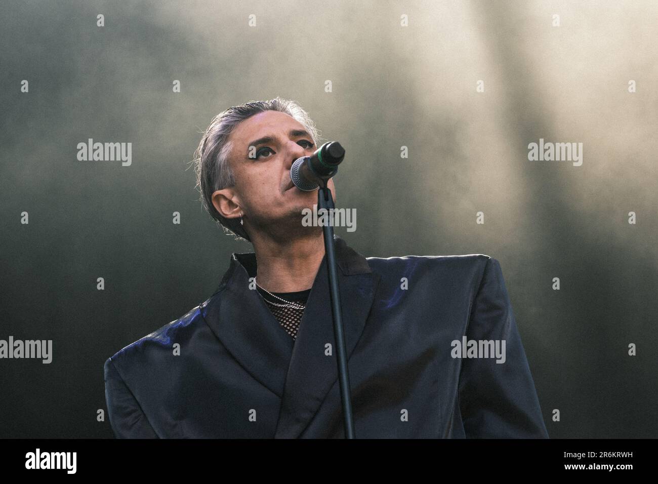 Australian band confidence man hi-res stock photography and images - Alamy