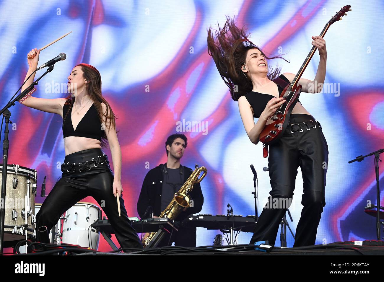 New York, USA. 09th June, 2023. Alana Haim (l) and Danielle Haim (r) of Haim perform on The ...