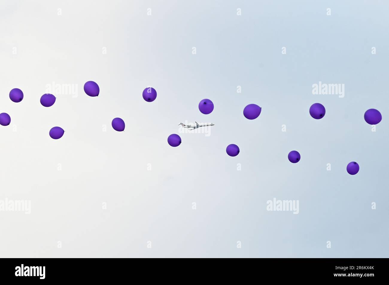 New York, USA. 09th June, 2023. A plane taking off from nearby ...