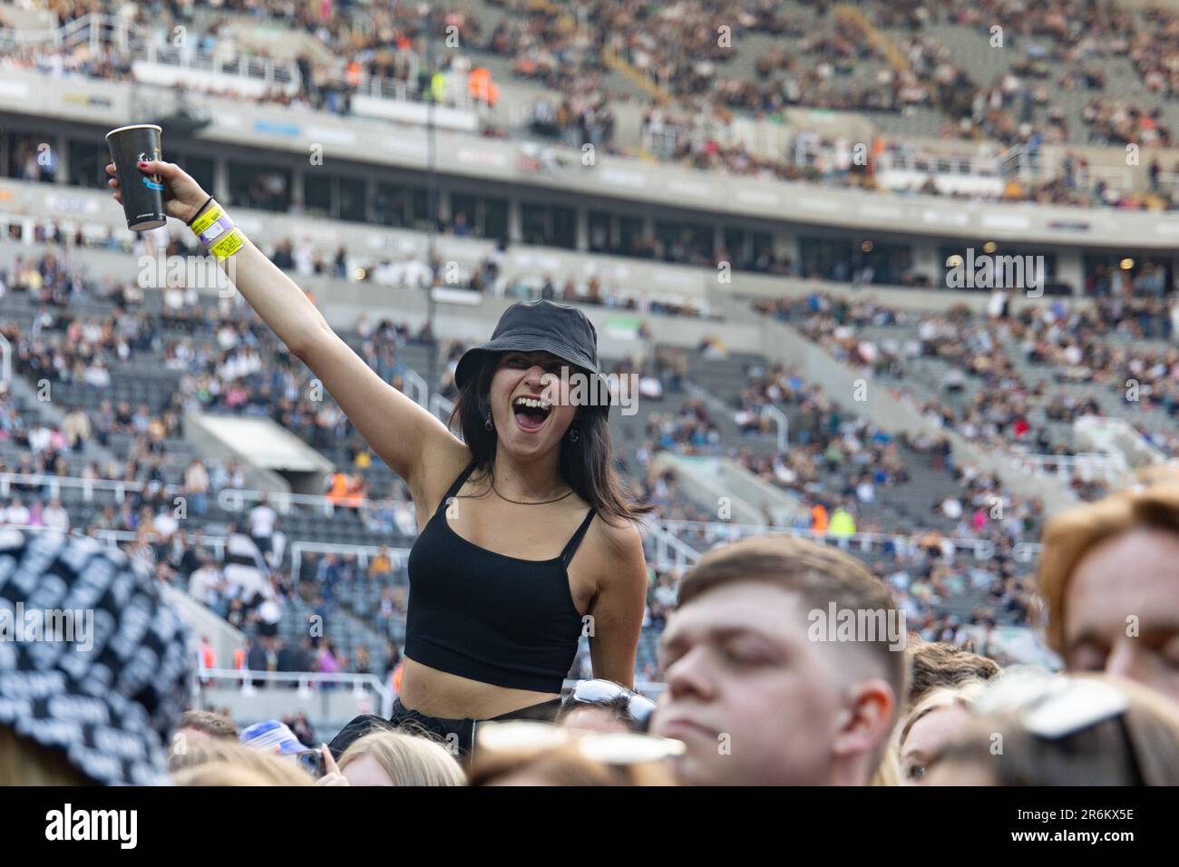 St james park newcastle united crowd hi-res stock photography and ...