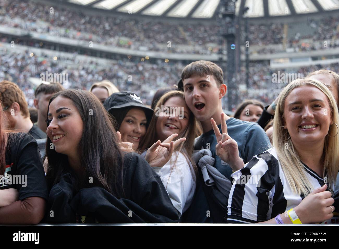 St james park newcastle united crowd hi-res stock photography and ...
