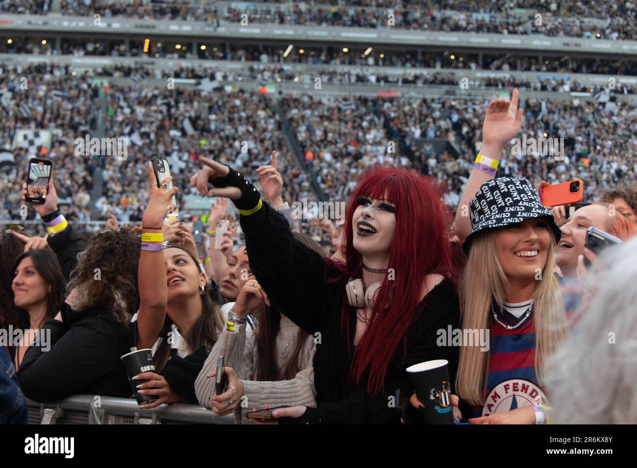 St james park newcastle united crowd hi-res stock photography and ...