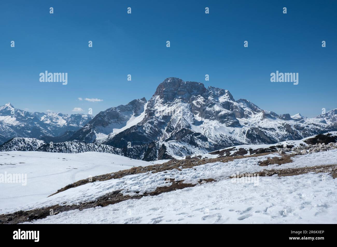 Croda Rossa D'Ampezzo mountain covered by pristine snow, Dolomites ...
